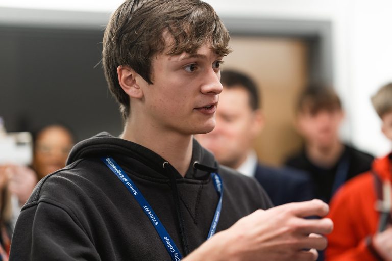 Shadow ministers Rachel Reeves and Bridget Phillipson visit Leeds City ...